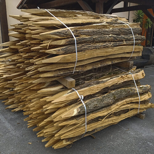 Estaca de madera de acacia con punta. Postes para vallados